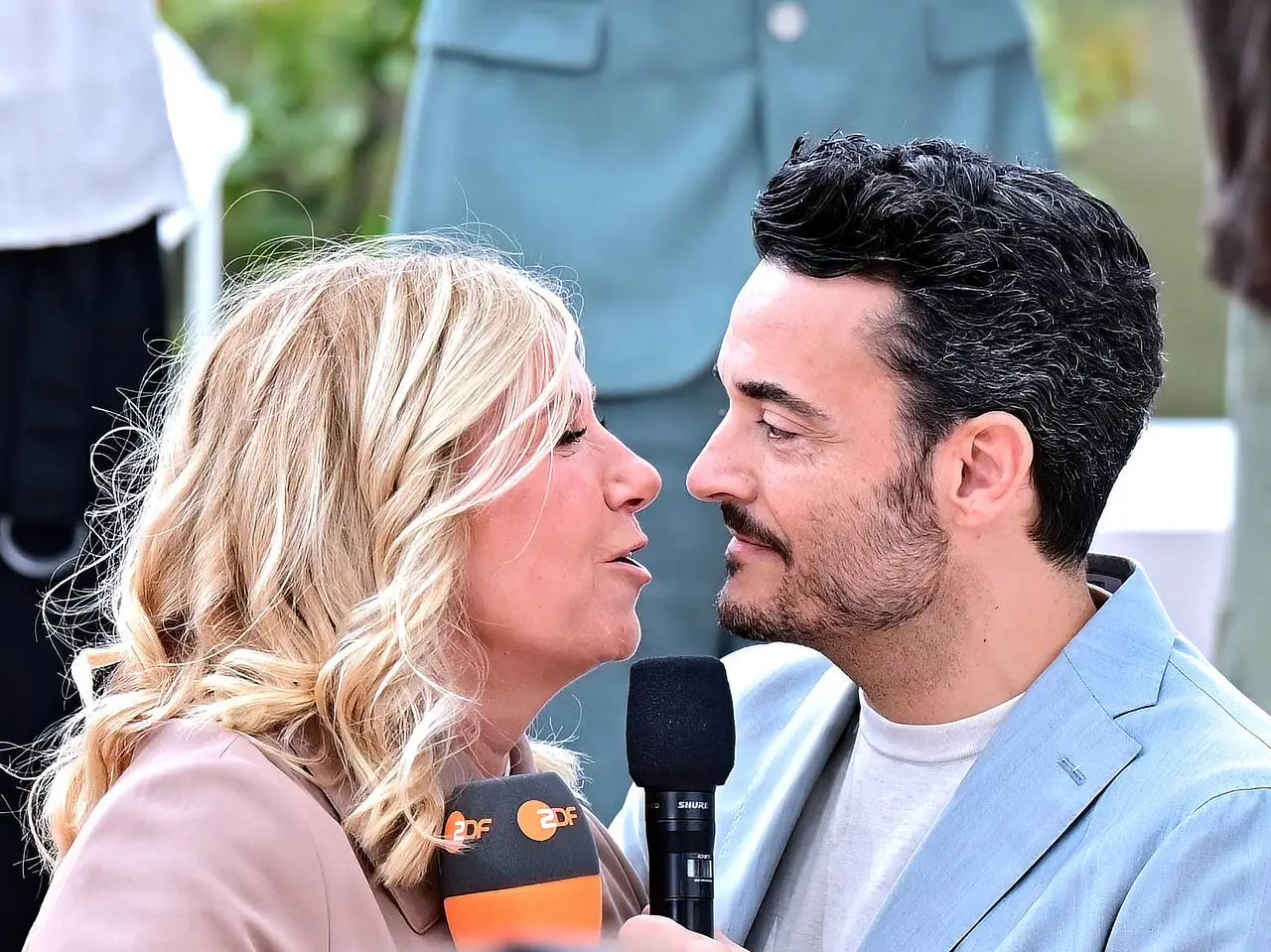 „Fernsehgarten“-Bühne: Plötzlich muss Andrea Kiewel Giovanni Zarrella ...