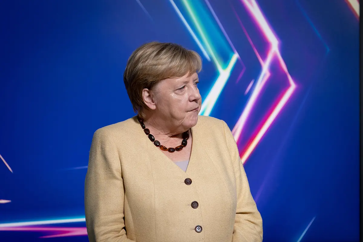 Friedrich Merz aufgepasst: Jetzt mischt Angela Merkel in der Stadtbild ...