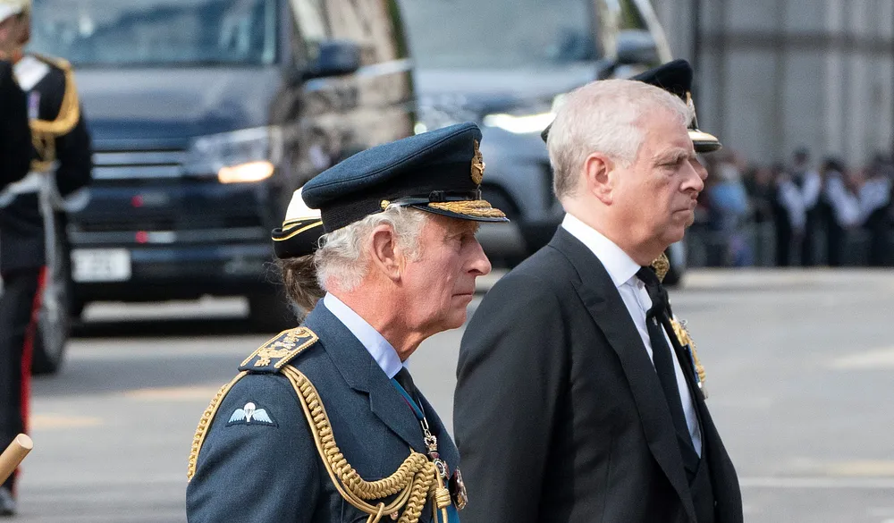 Prinz Andrew: Drastische Konsequenz - Jetzt droht ihm das endgültige ...