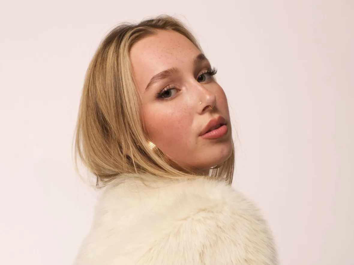 Zoe Mertens | InTouch